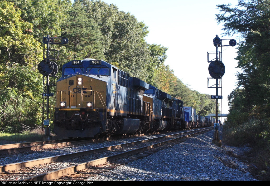 CSX 964 and train Q031